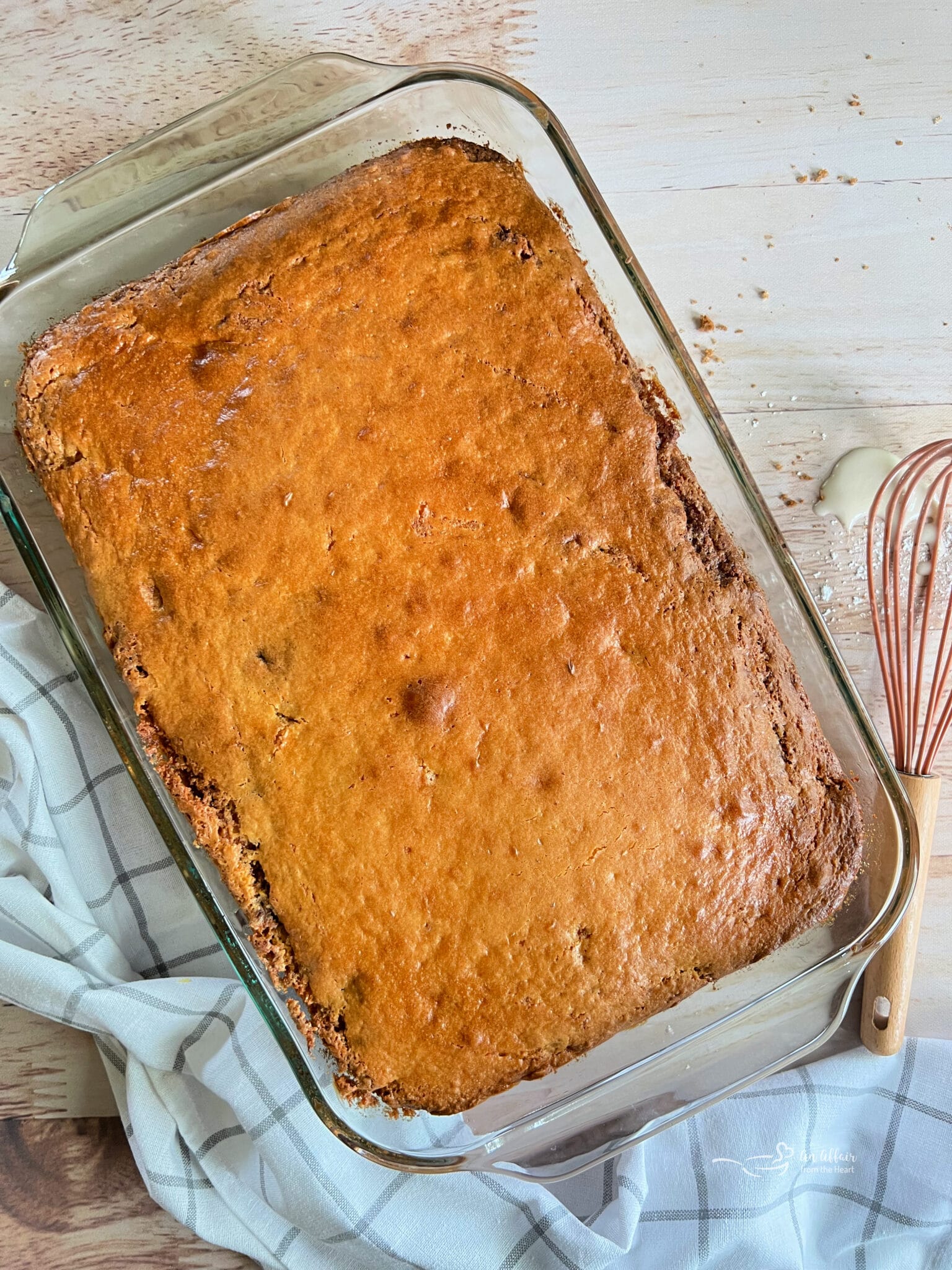 Easy Honey Bun Cake (+ Video)
