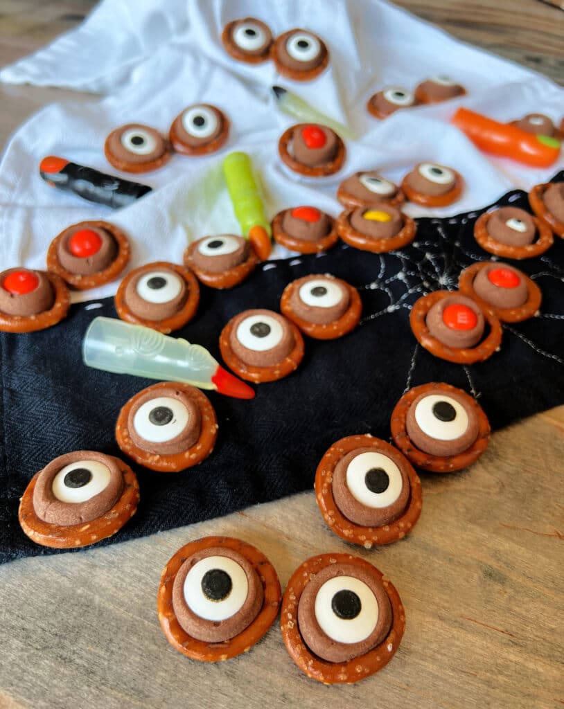Rolo Pretzel Eyeballs (Fun & Easy Halloween Treats!)