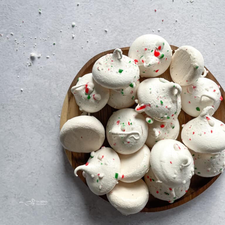 Peppermint Meringues (Peppermint Kisses)